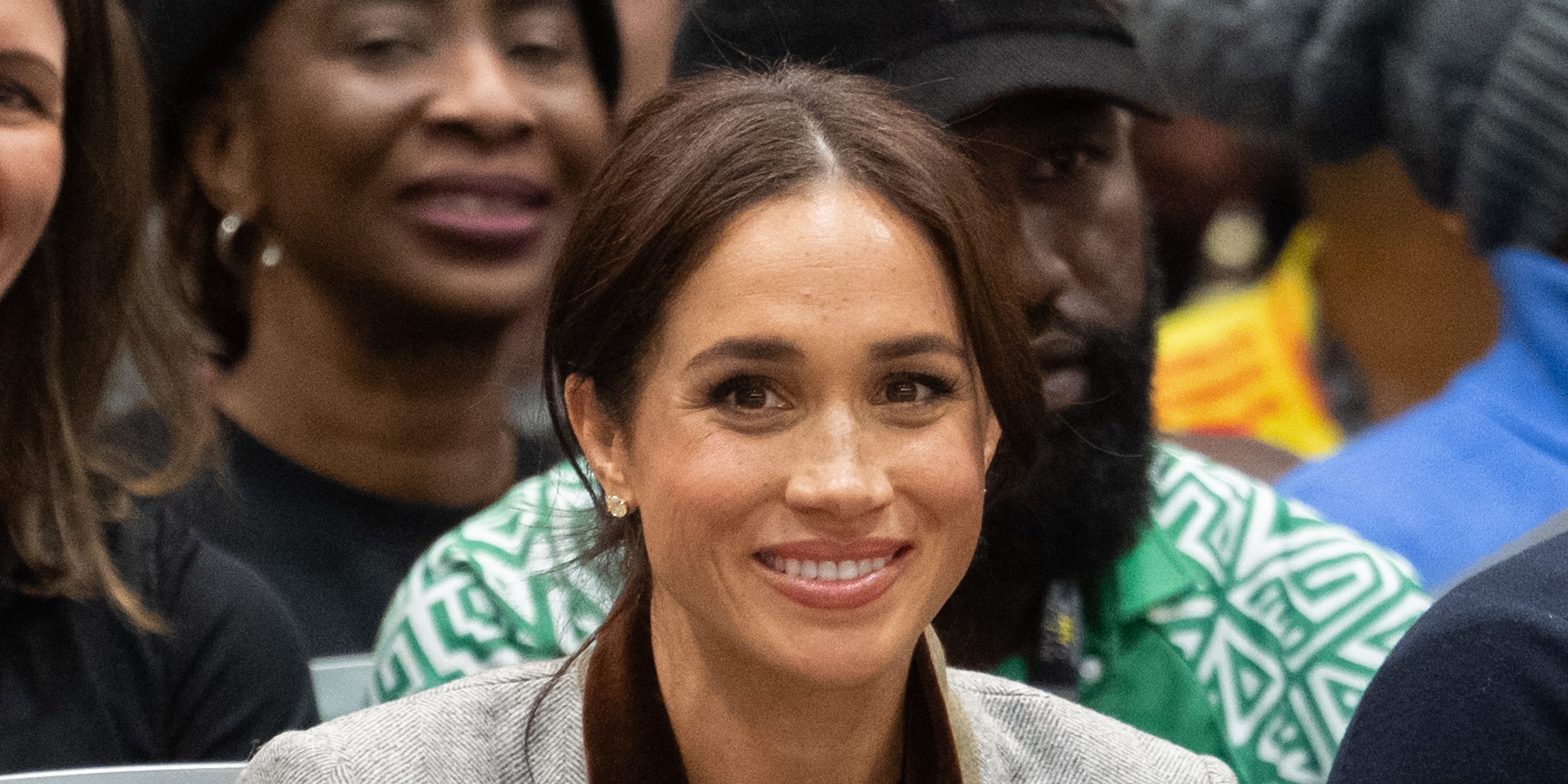 Dos mujeres y una falda: La prenda de Meghan Markle con estampado pata ...