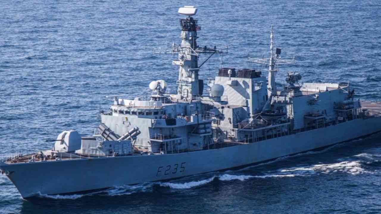 Britische Fregatte HMS Monmouth wird nach 28 Jahren Dienst an die ...