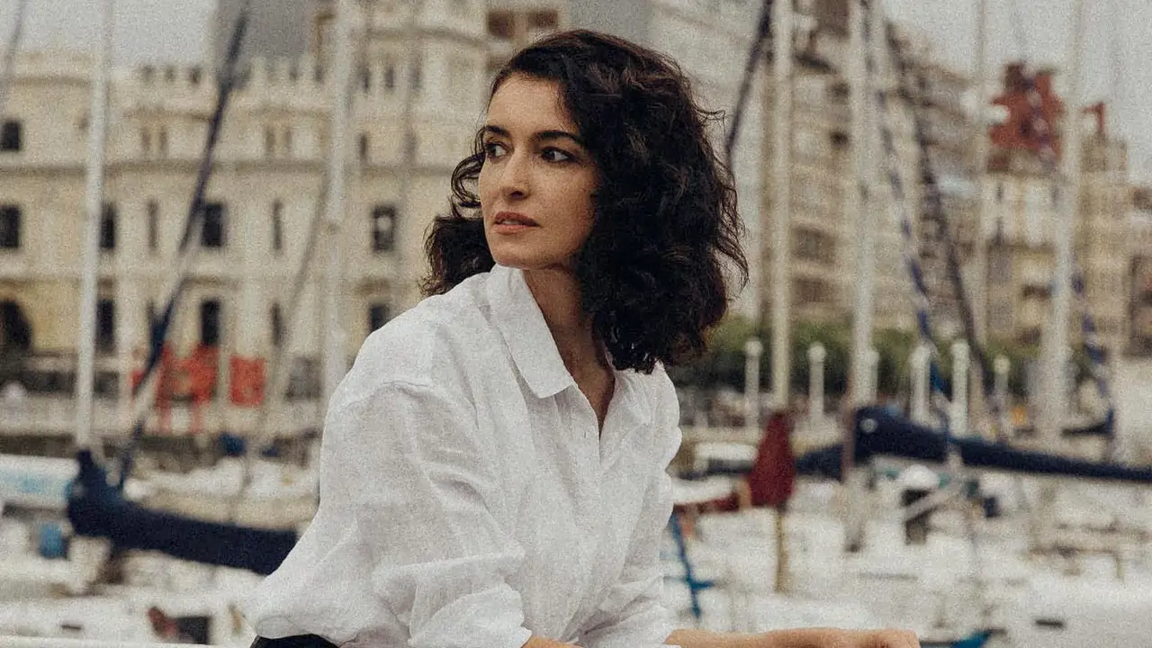 Las mujeres de pelo rizado van a amar el wavy bob favorito de las ...