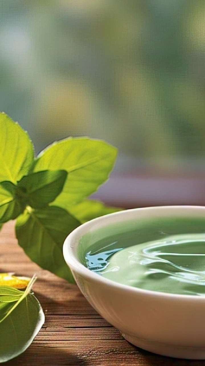 DIY Tulsi Face Mask For Acne Marks