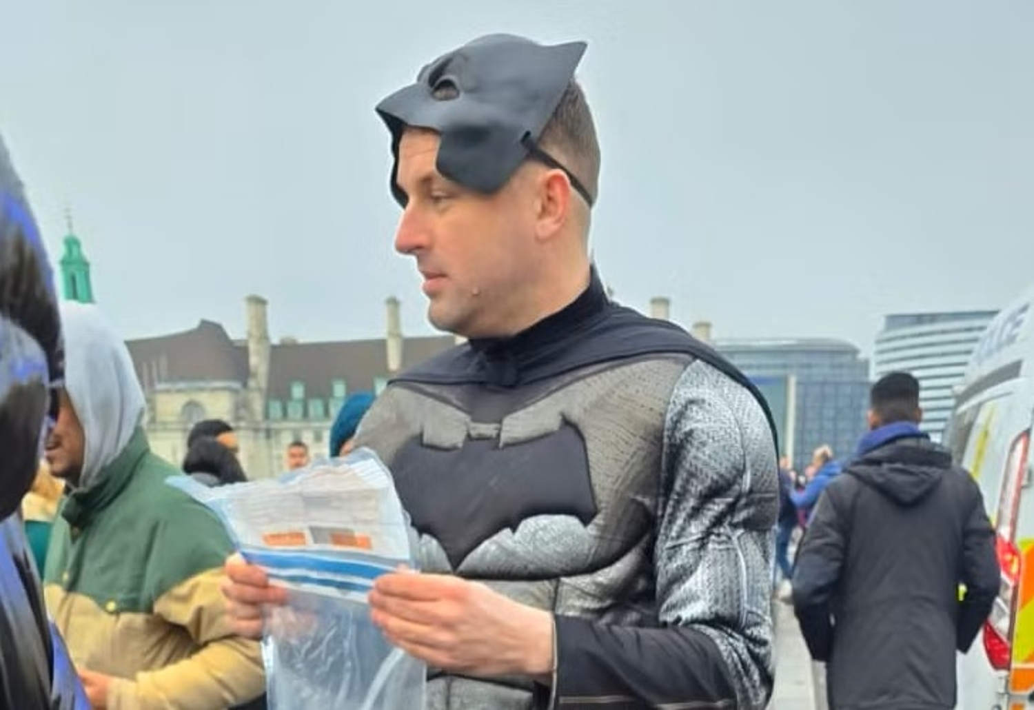 Batman and Robin swoop in on con artists targeting tourists in London