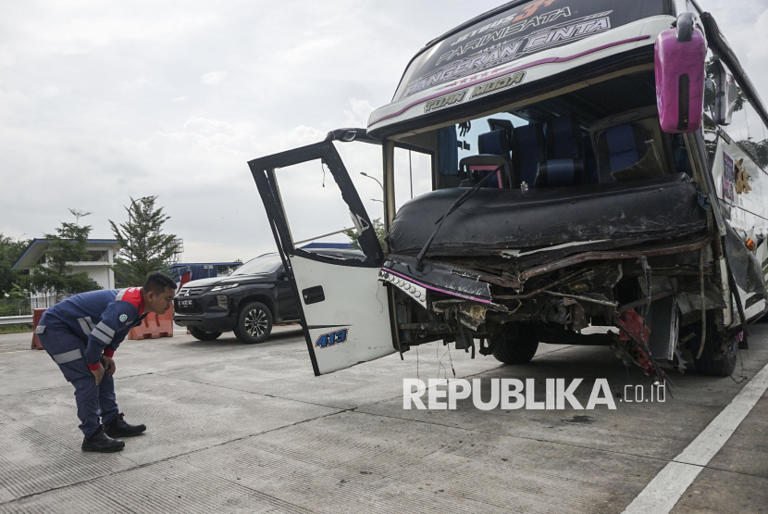Fakta 'Adu Banteng' Mobil dengan Bus di Pekalongan, Honda BR-V Lawan Arah Belasan Km