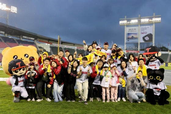 '오직' LG만 해냈던 KBO 대기록 '8G서 중단', 야속한 봄비에도 오지환은 활짝 웃었다 "오히려 이렇게 많이 와주신 걸요" [잠실 현장]