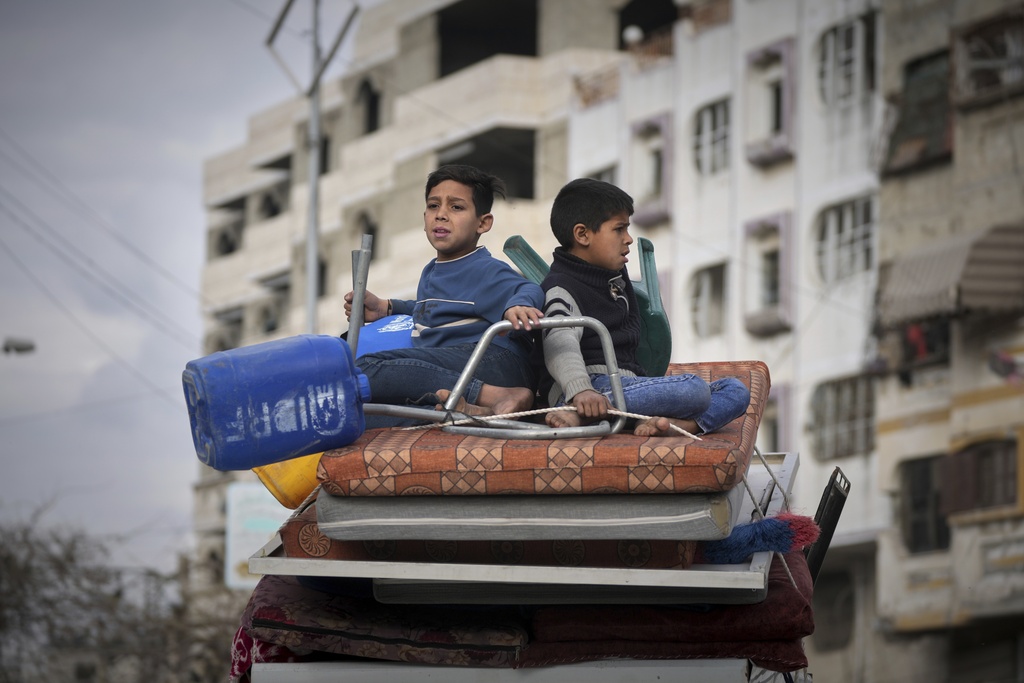 Israel cuts off Gaza's southern city of Rafah and vows to 'vigorously ...