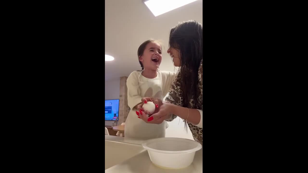 Pancake making turns into a funny bonding moment in Atlit, Israel