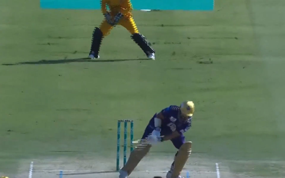 [WATCH] Saud Shakeel brings out no-look scoop against Alzarri Joseph in ...