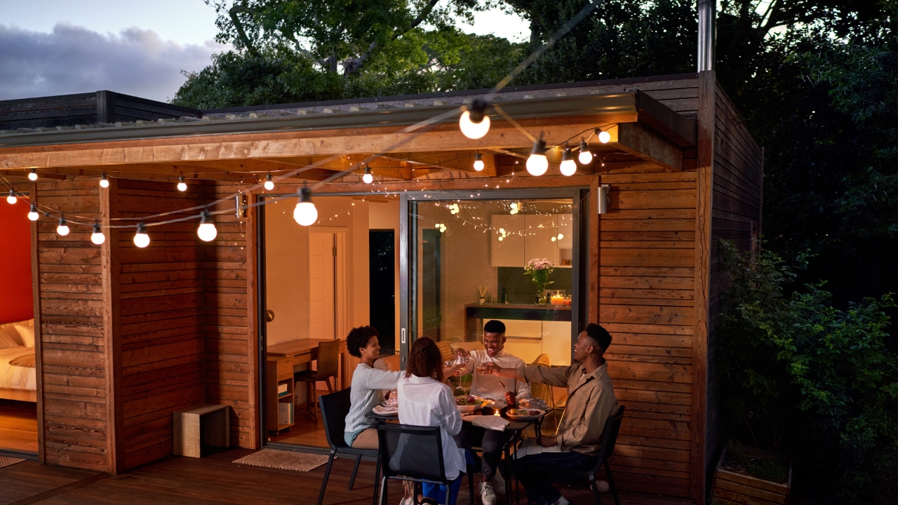 7 outdoor lighting tricks that feel high-end