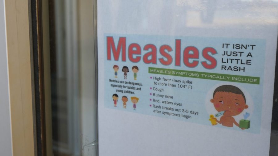 Measles cases rise to 700, adding pressure to RFK Jr.