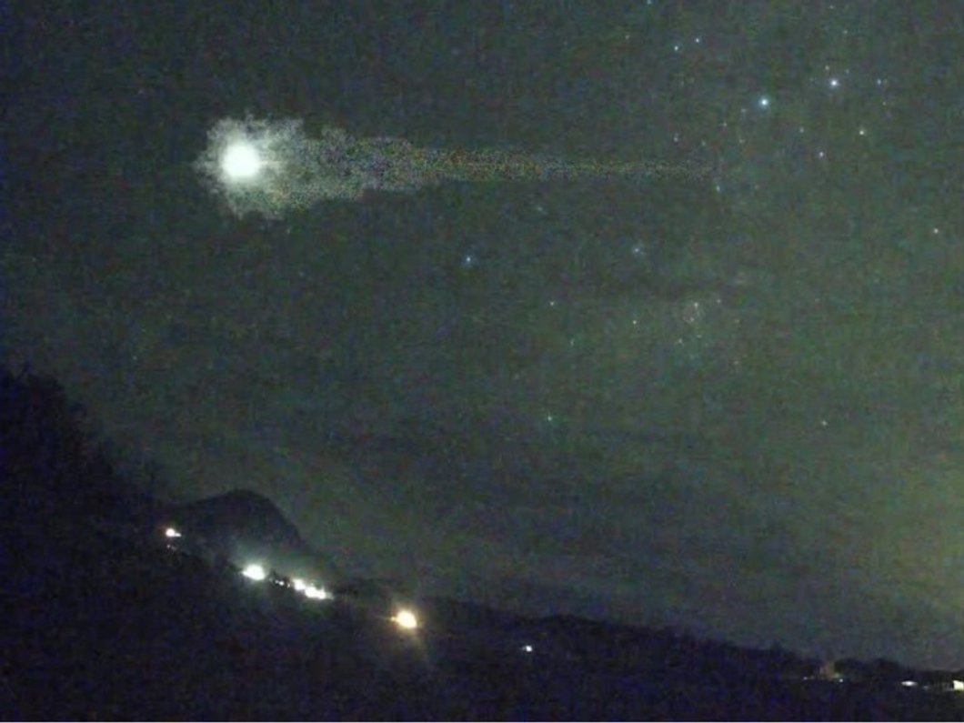 Impressive images: Fireball lights up the night sky