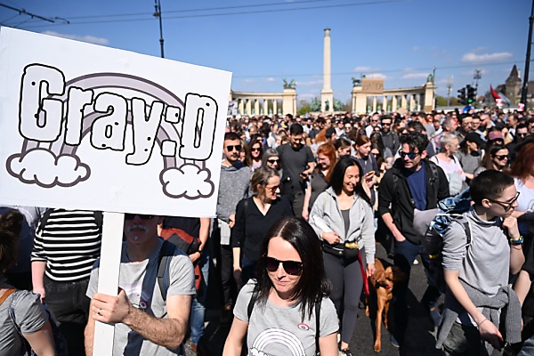 Tausende bei "Gray-Pride"-Demonstration in Budapest