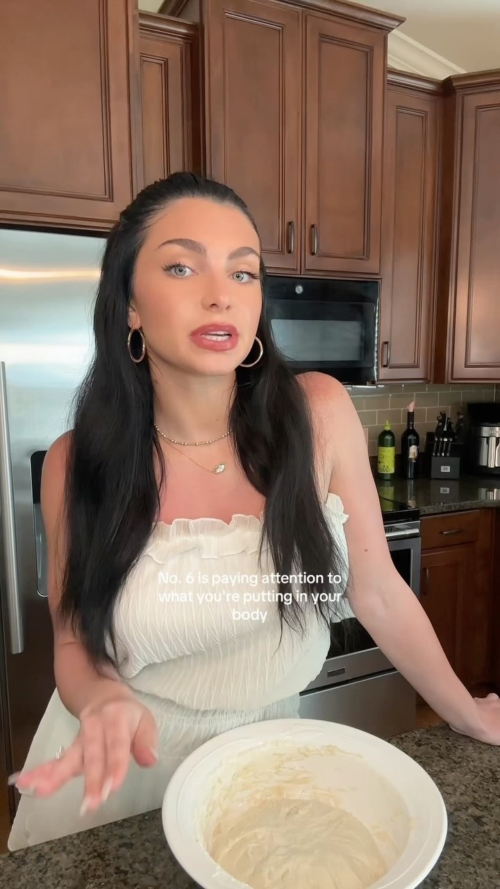 19-Year-Old Influencer Challenges Feminism, Finds Joy in Being a Housewife