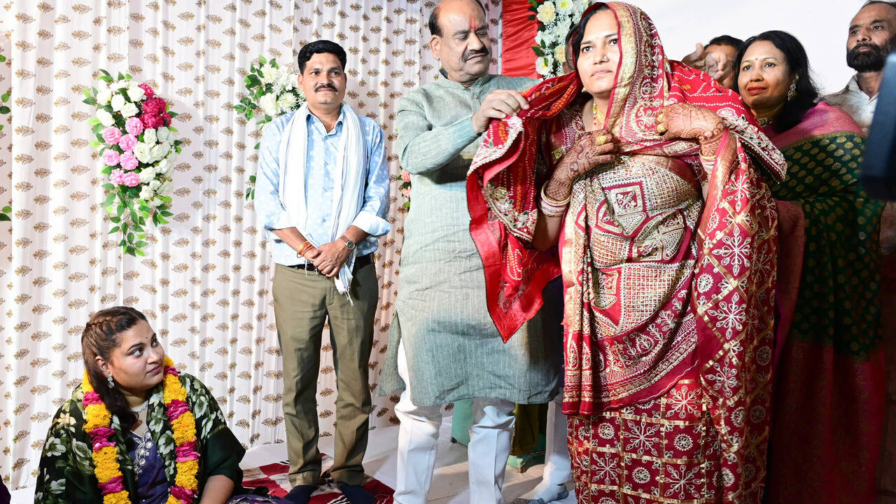 Om Birla Performs 'Bhaat' Ritual At Wedding Of Pulwama Martyr's ...