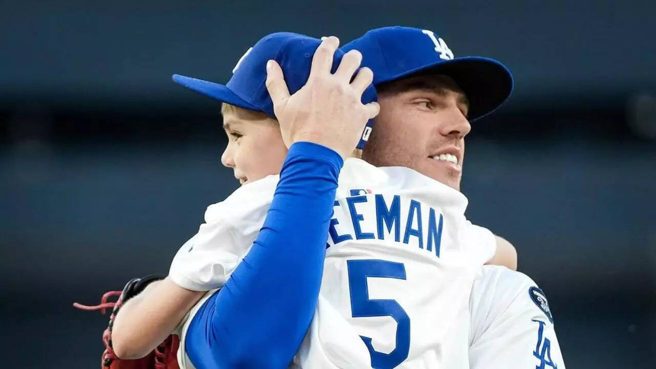 Freddie Freeman and son Charlie deliver a viral father-son moment on ...