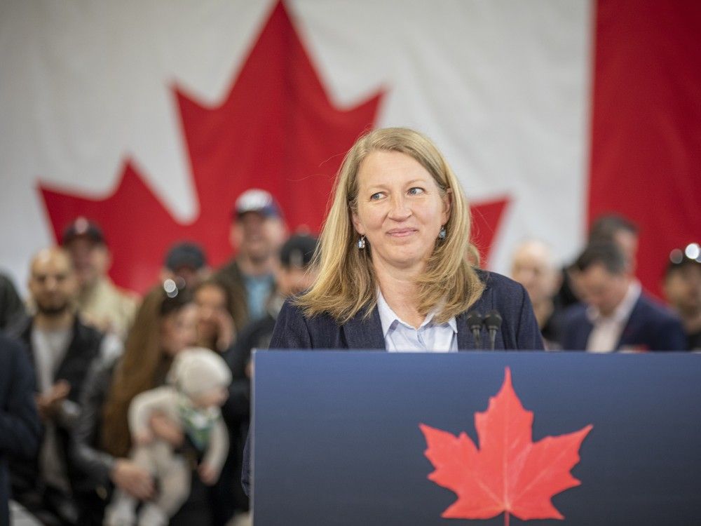 Poilievre vows to ease transition for veterans during a stop on home turf