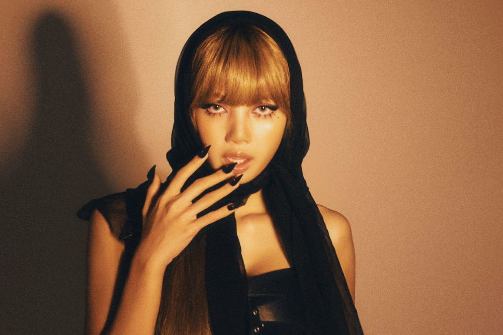 Os cinco looks usados por Lisa, do BLACKPINK, no show solo no Coachella