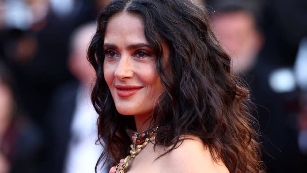 Mundial 2026: Salma Hayek impacta con elegante traje rojo en la fiesta ...