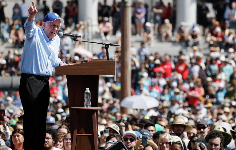 Bernie Sanders and AOC draw crowd of 36,000 to Los Angeles in their ... Bernie Sanders and AOC draw crowd of 36,000 to Los Angeles in their ...