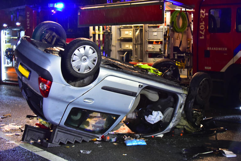 Dode en vier gewonden bij ernstig ongeluk op A67