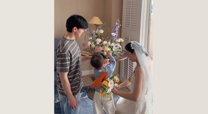 Yoon Seung-ah ♥ Kim Moo-yeol's surprise wedding anniversary..Luxury watch gift impressed ...