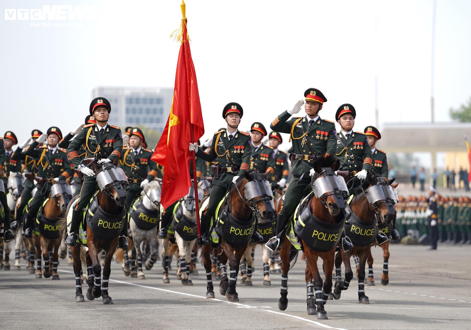 Ngắm dàn kỵ binh tinh nhuệ vượt hơn 1.700km vào Nam chuẩn bị đại lễ 30/4