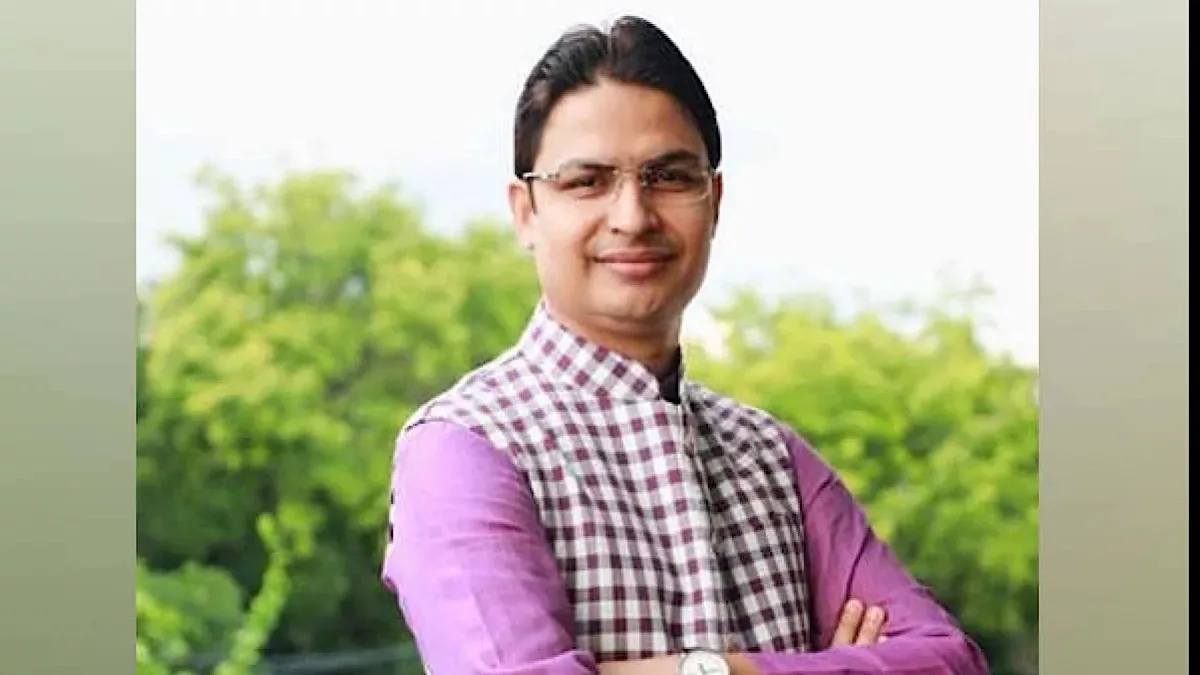 Darjeeling MP visits Khoribari accusing police of inaction