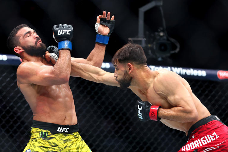 UFC 314 LIVE results: Volkanovski wins epic Lopes clash after Pimblett ...