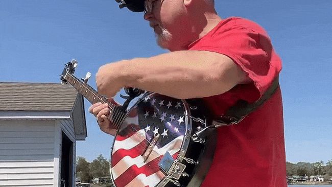 South Carolina Man Quickly Hooks Fish Using Banjo Rod