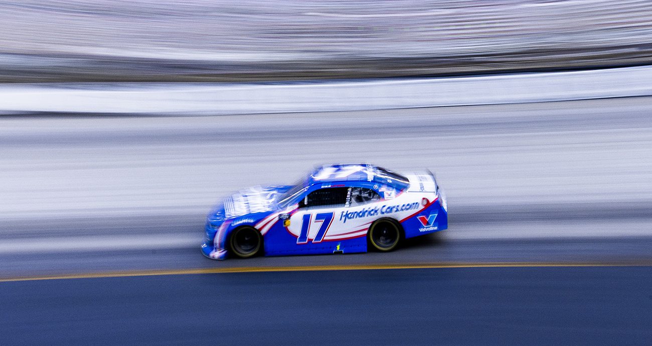 It's all Kyle Larson, baby! No. 17 continues dominance