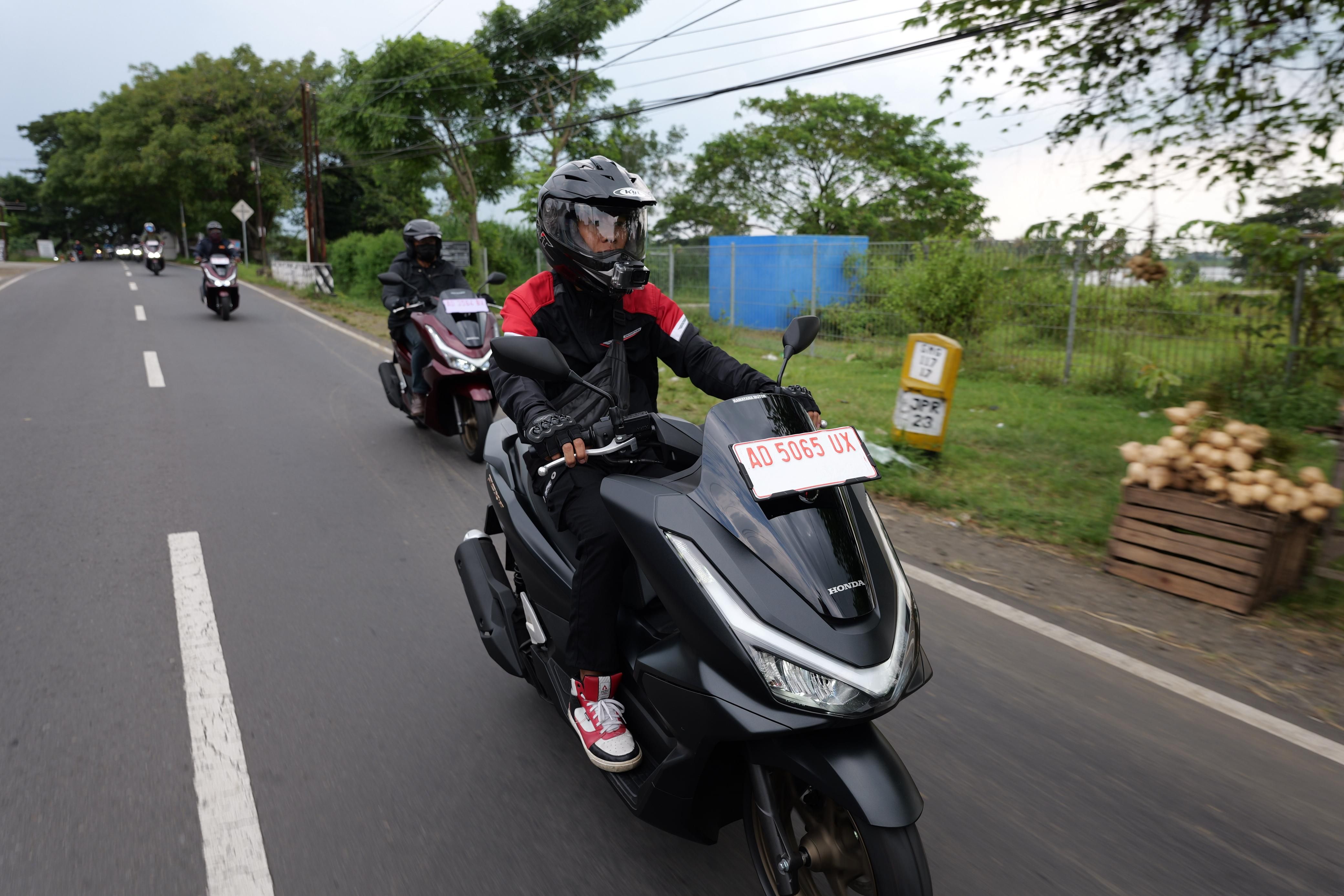 Tubuh bukan robot, begini cara atur istirahat saat touring jauh naik motor