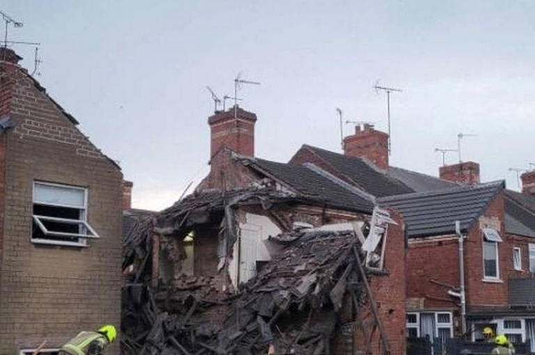 Worksop 'explosion' sees emergency services rush to street as building ...