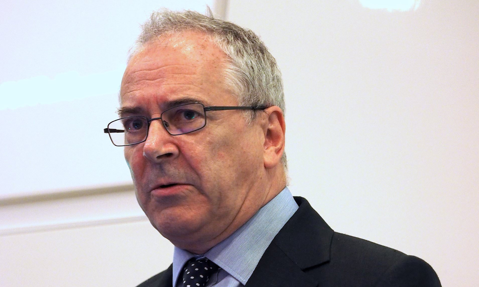 Transport minister sparks police probe for 'texting at wheel'