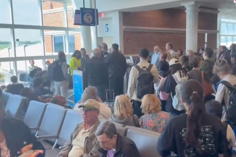 Hundreds of Delta passengers spend night on tarmac after planes ...