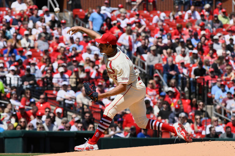 Phillies turn 5 double plays in 4-1 win over Cardinals