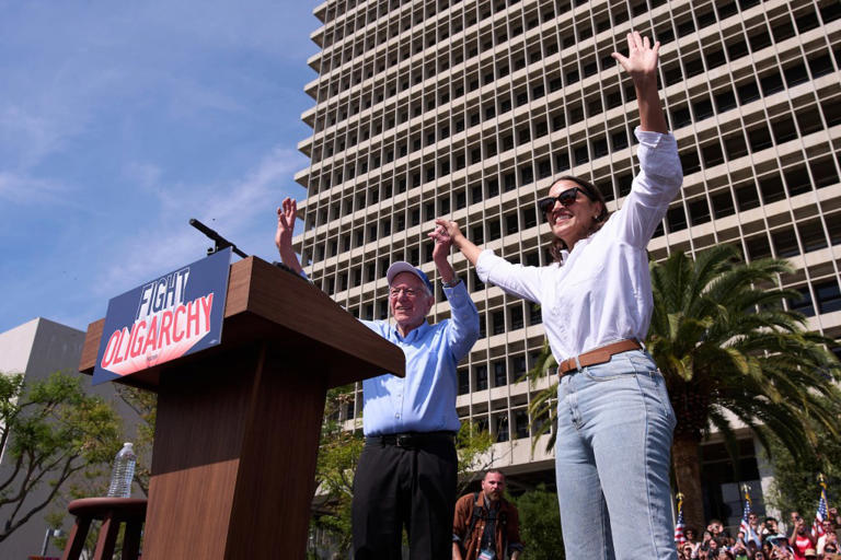 ‘Revolution With Joy': Bernie and AOC Draw Massive Crowd in Los Angeles