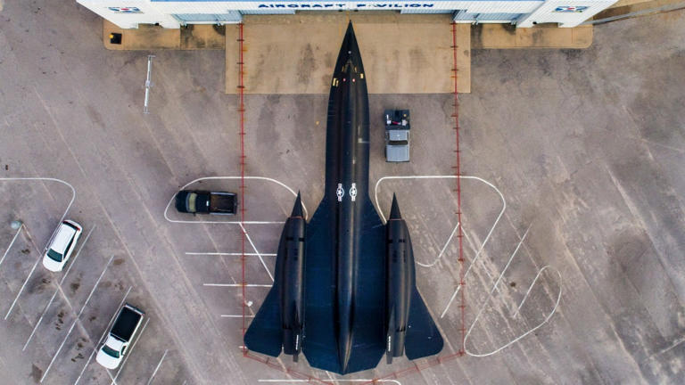 4,000 Missiles Could Not Stop the Mach 3 SR-71 Blackbird
