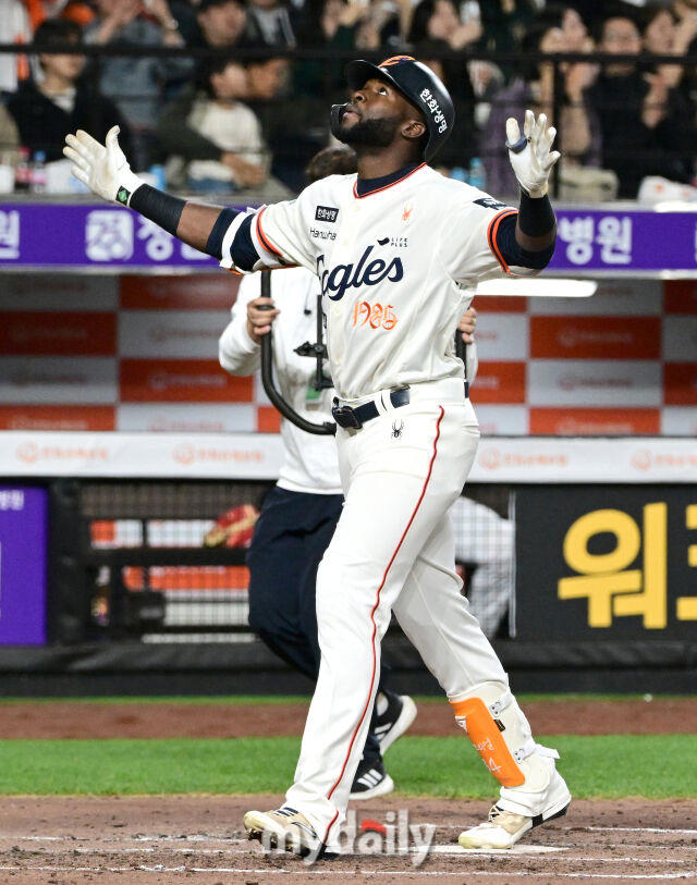 타율 꼴찌 굴욕 잊어라 몬스터월 넘기고 4할 육박한화 팬들 기다린다 양키스 최고 유망주 감 잡았나 아직 노력해야