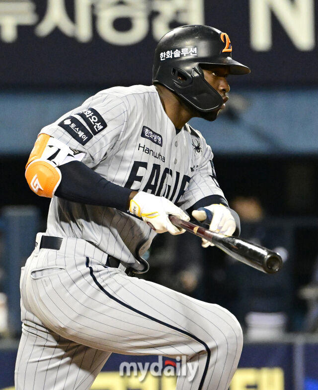 타율 꼴찌 굴욕 잊어라 몬스터월 넘기고 4할 육박한화 팬들 기다린다 양키스 최고 유망주 감 잡았나 아직 노력해야