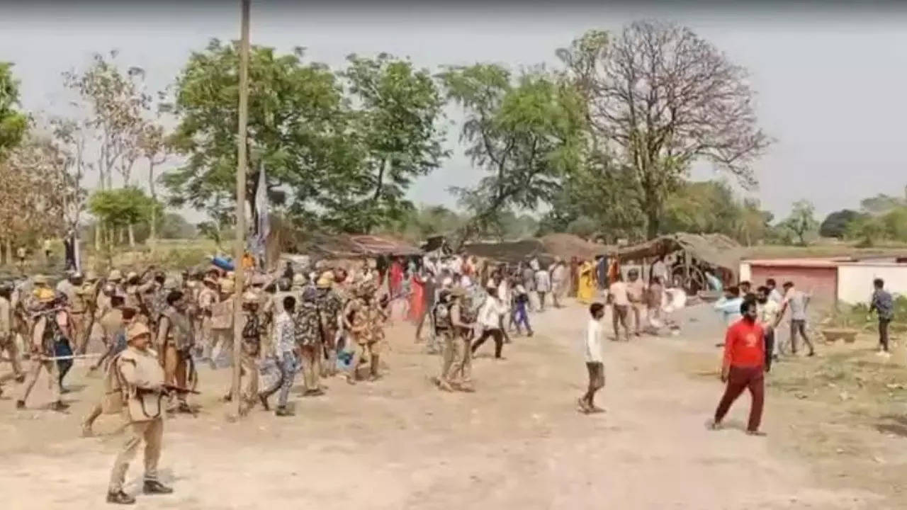 19 injured as police, villagers in clash in Lucknow’s BKT over removal ...