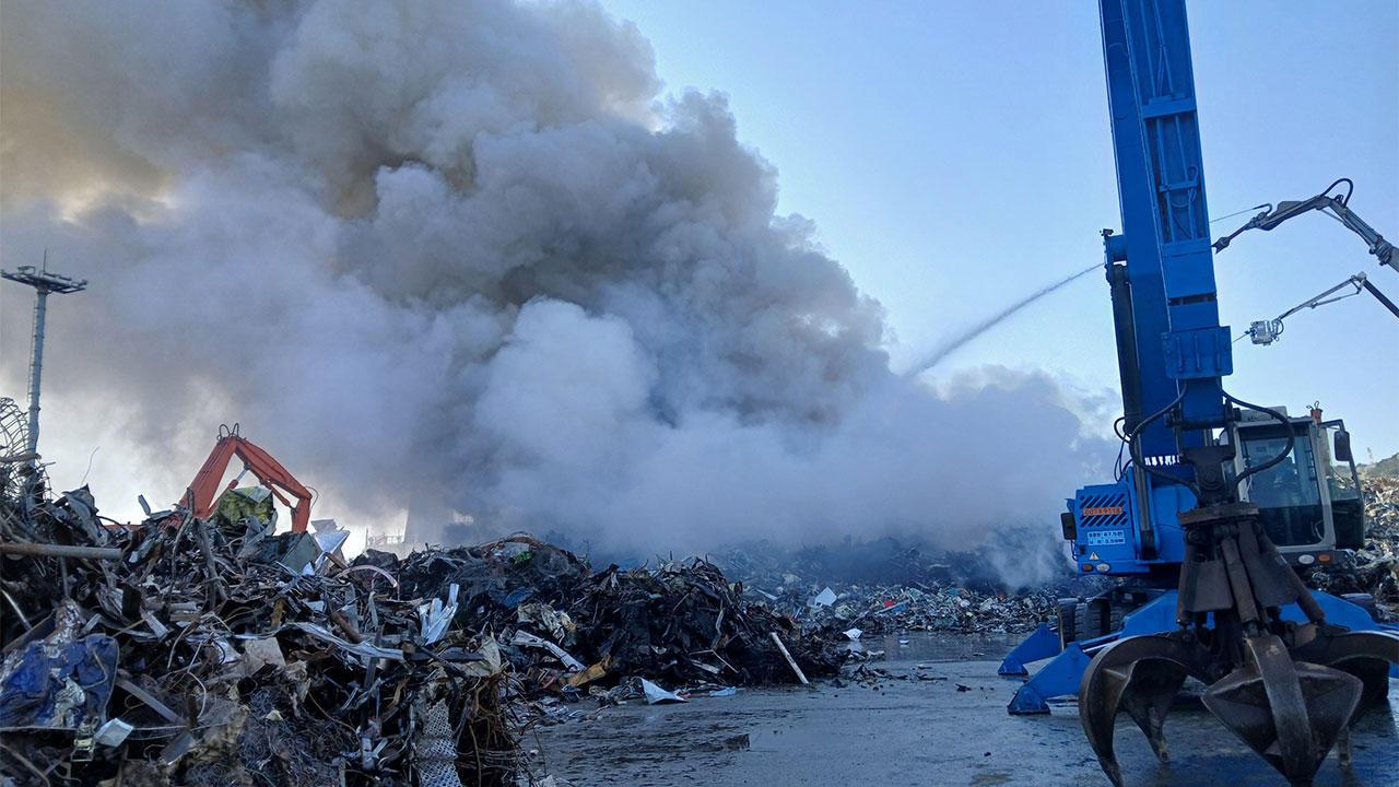 부산 야적장서 불…'인명 피해 없어'