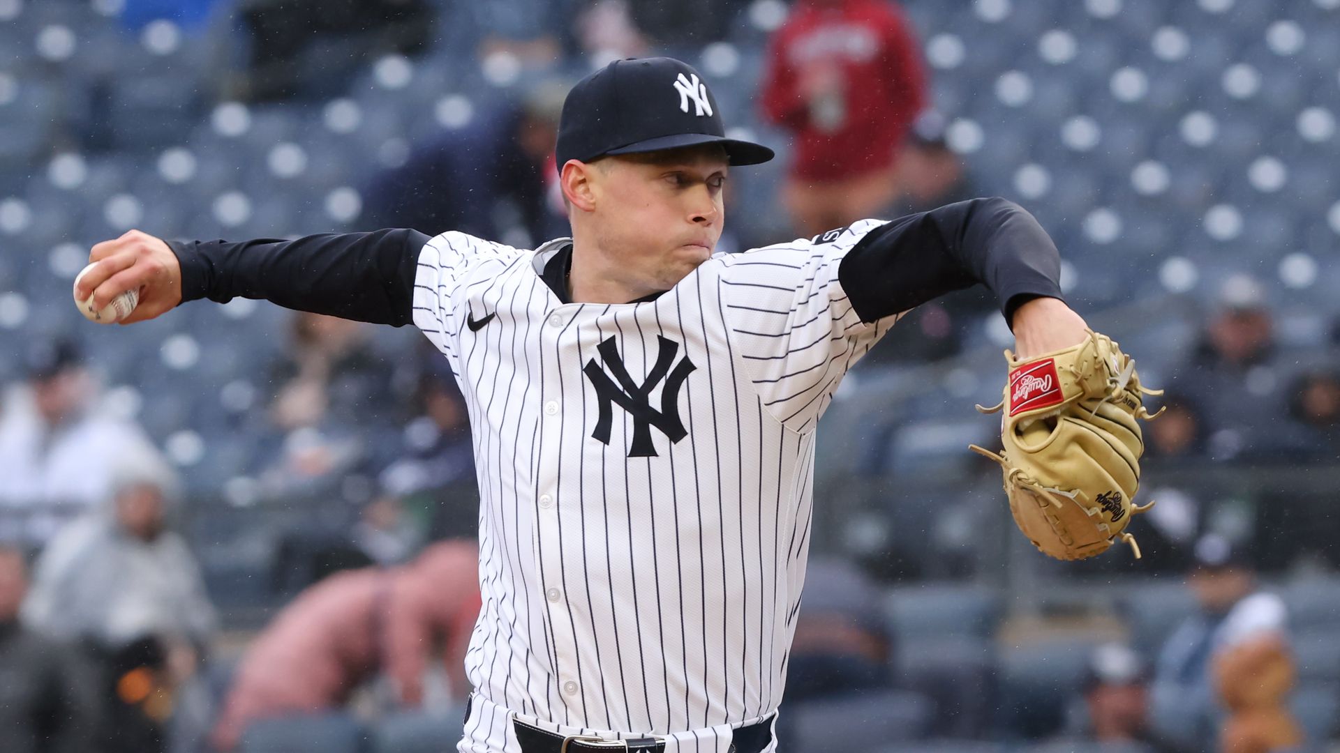 Yankees 8, Giants 4: Warren’s first career win evens series