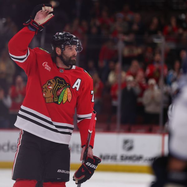 Blackhawks' Pat Maroon plays final game before retirement