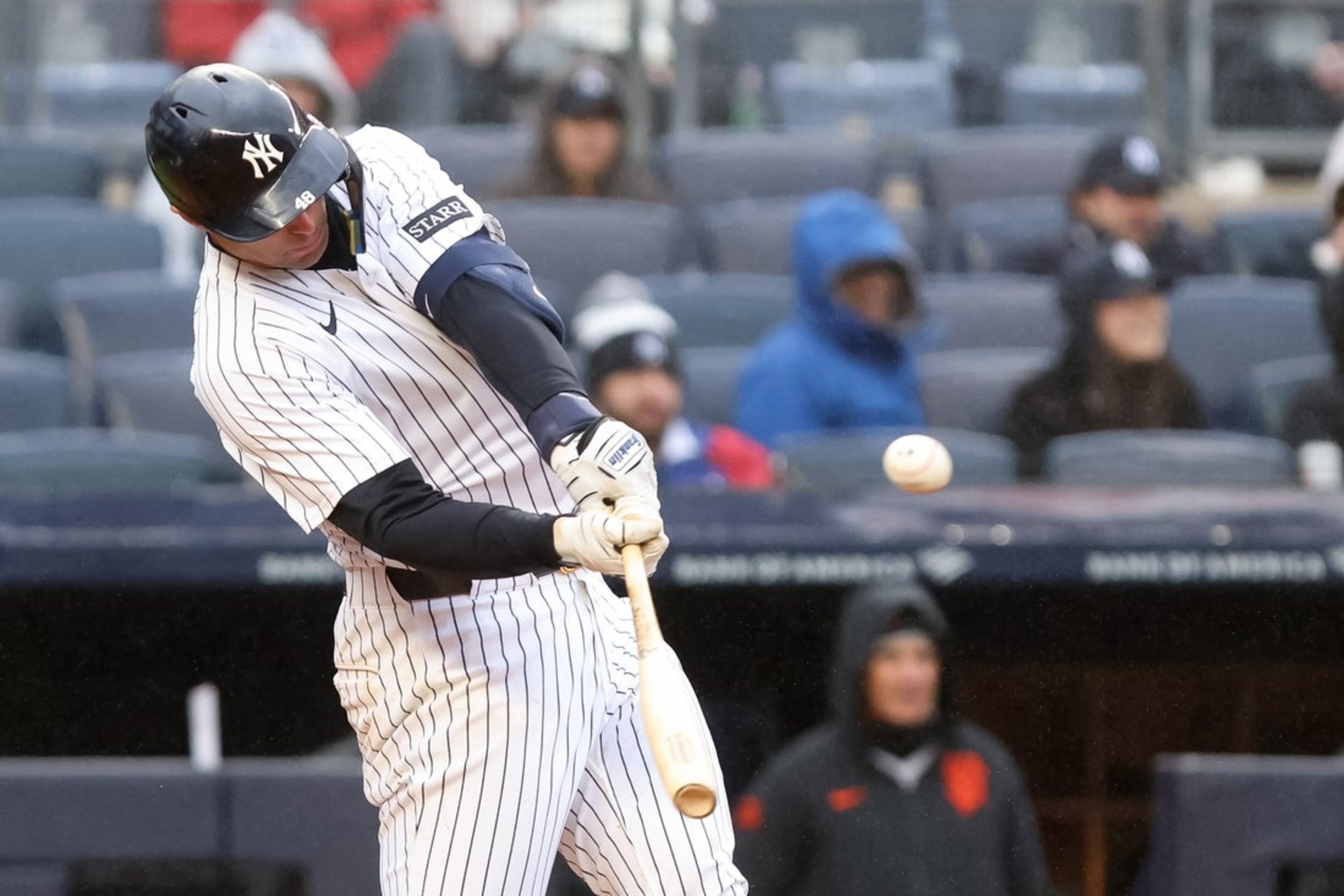 Big fifth inning carries Yankees past Giants