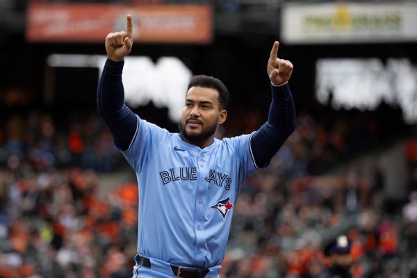 Santander hits first HR for Blue Jays in return to Baltimore
