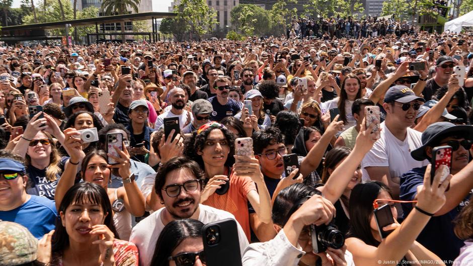 US: Bernie Sanders' rally draws record crowd in LA