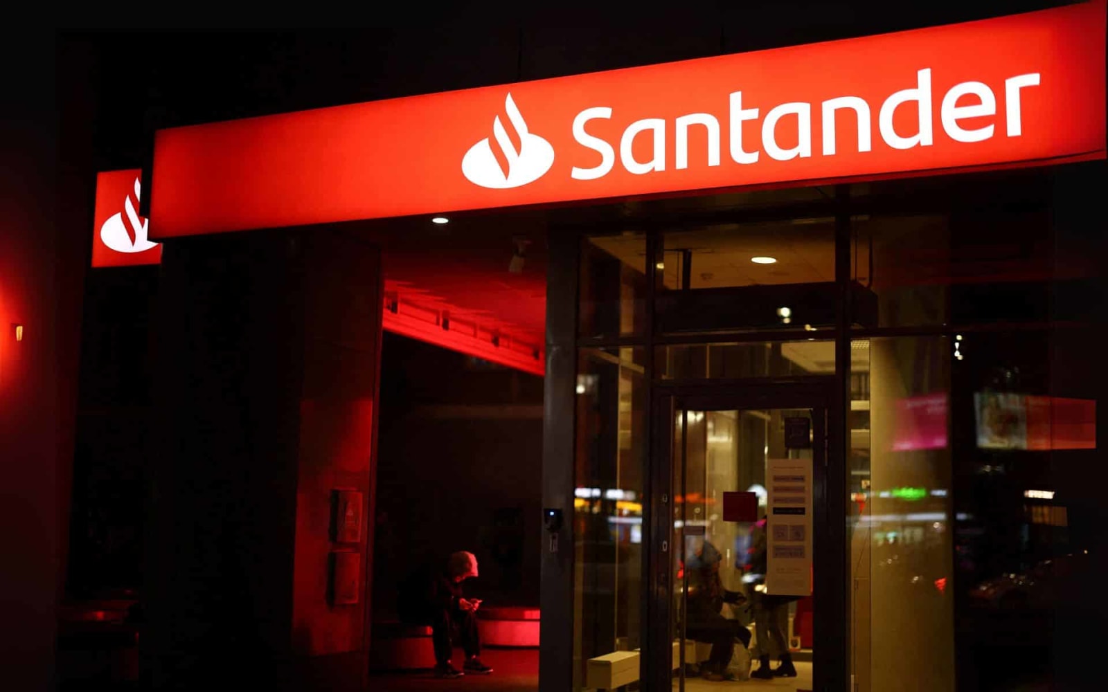 Major Santander Changes Coming in May 2025: Key Updates for Customers