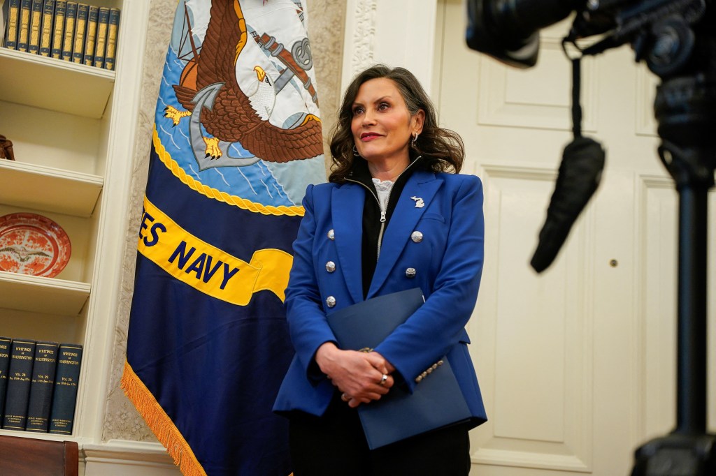 Michigan Gov. Gretchen Whitmer mocked for hiding face from cameras in ...