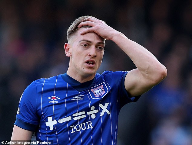 Man United and Chelsea 'joined by surprise Premier League side' in race ...