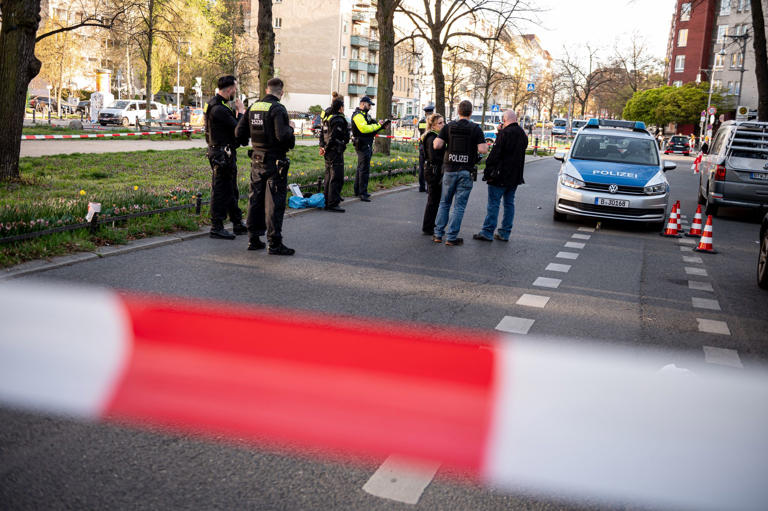 Messerattacke in Berliner U-Bahn: Opfer und Angreifer tot
