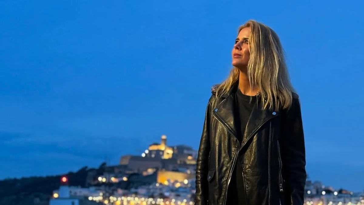 Amelia Bono o cómo elevar un total look negro con lentejuelas y ...