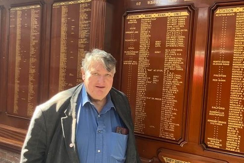 Memorial to the fallen from the "Manchester United" rail depot reaches ...